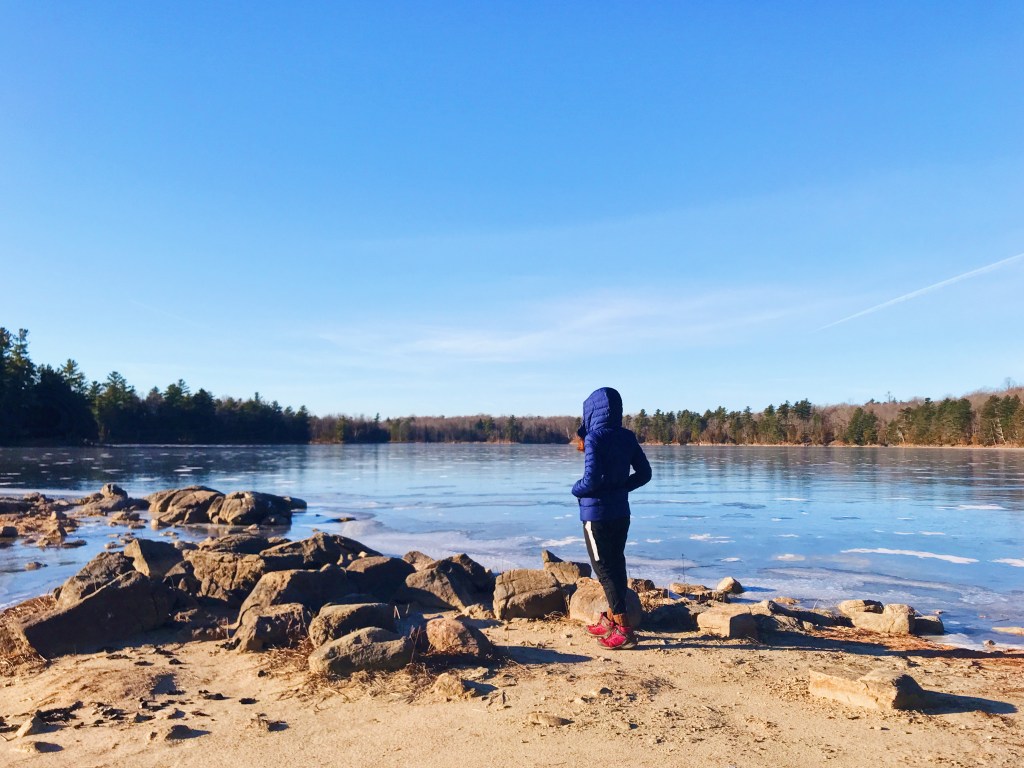 A winter hike along the peninsula at Murphys Point Provincial Park - Au ...