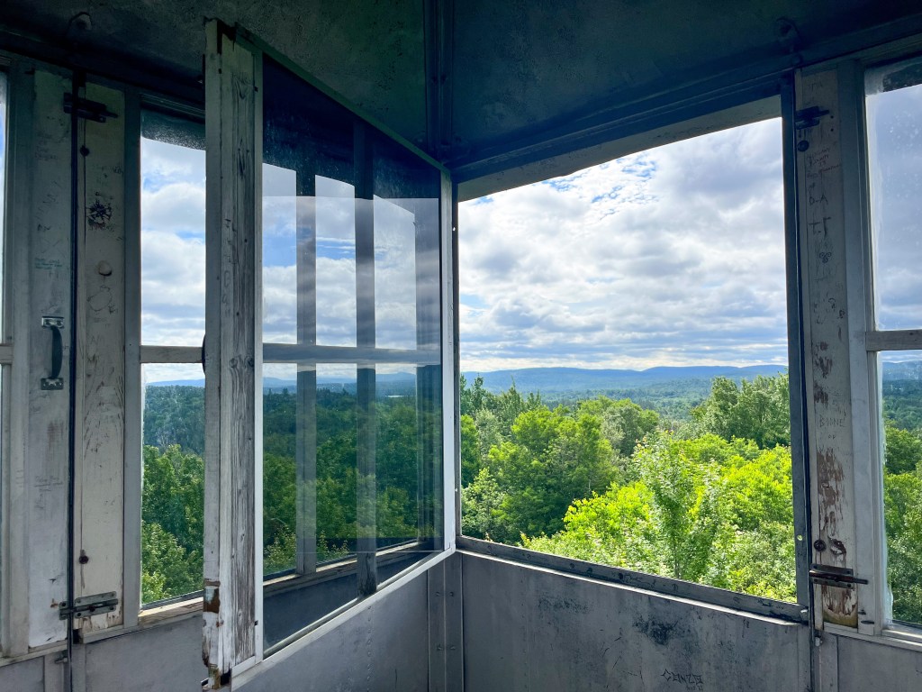 Hiking to the top of Cathedral Rock and its fire tower in the ...